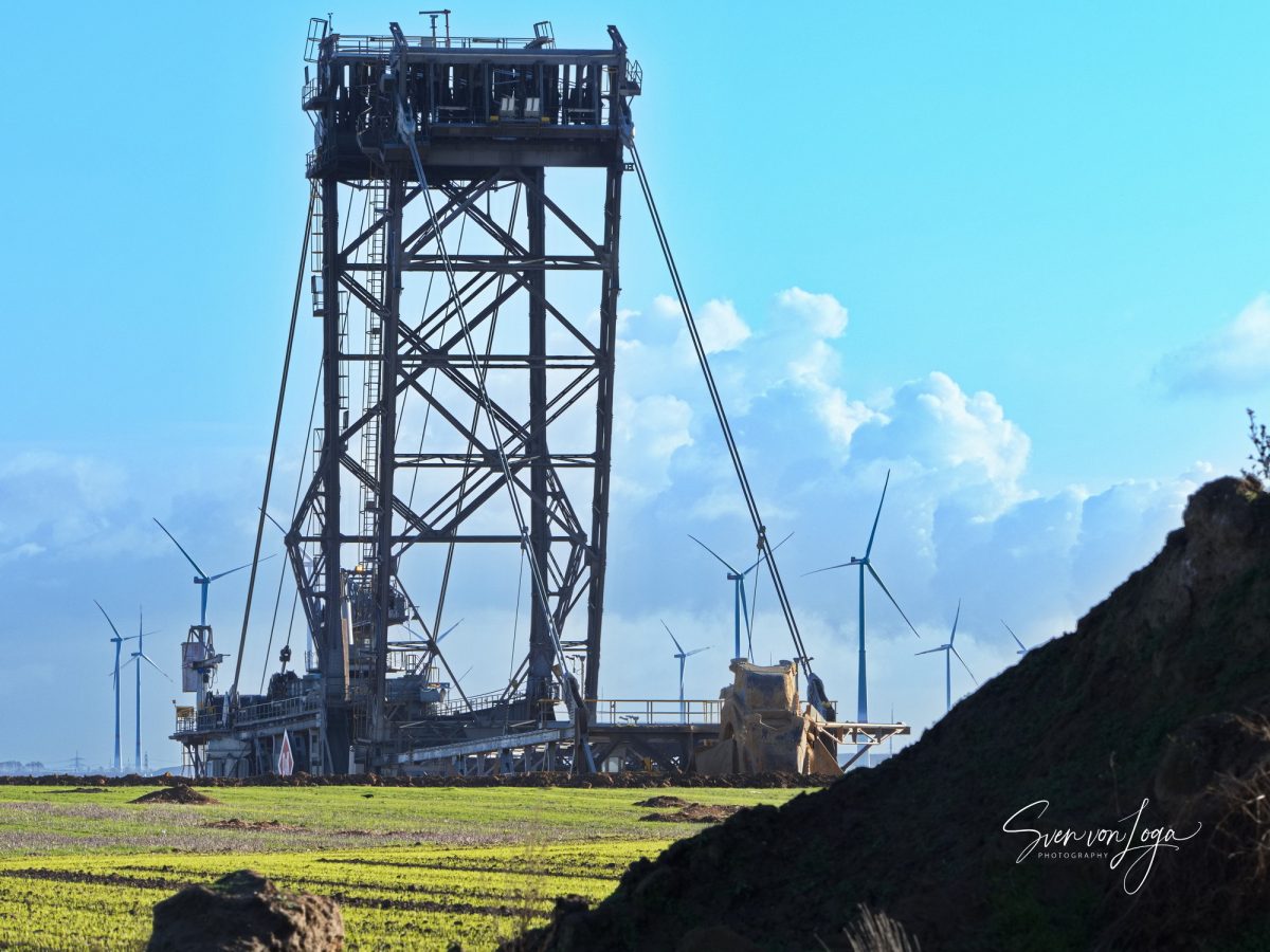 Unten beim Braunkohlebagger – Expedition Rheinland