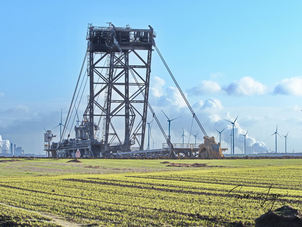 Unten beim Braunkohlebagger – Expedition Rheinland